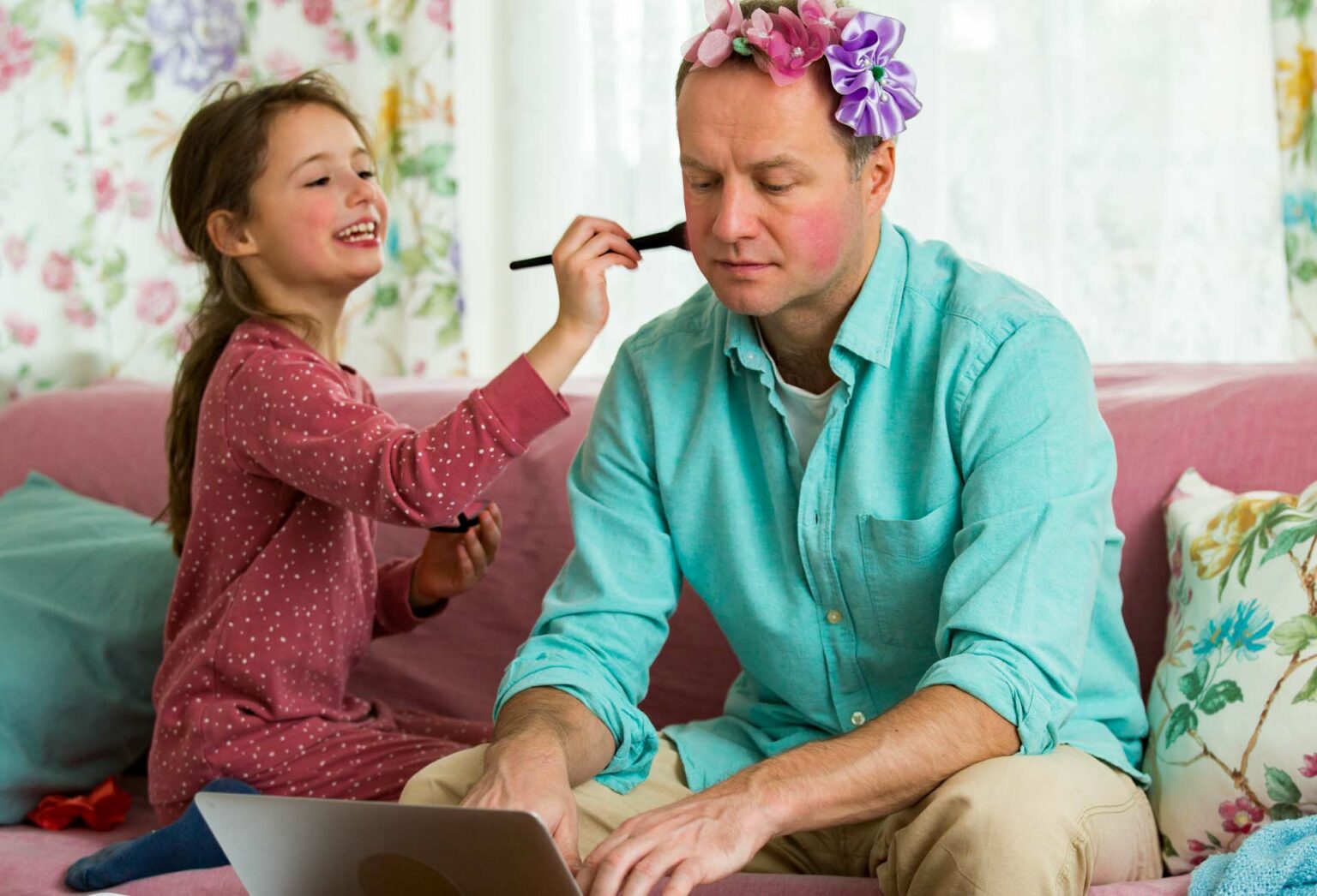 Here's How Remote Work Affects Family Life | Traqq Blog