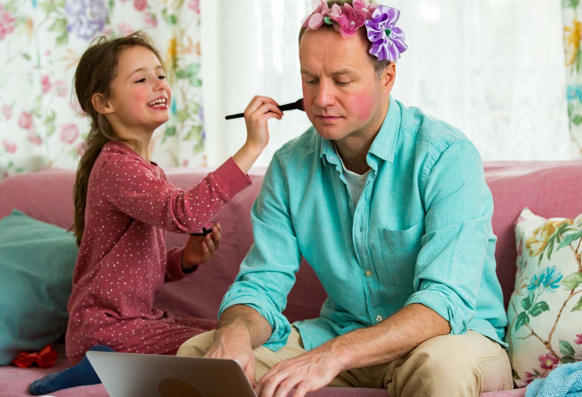 Here's How Remote Work Affects Family Life | Traqq Blog