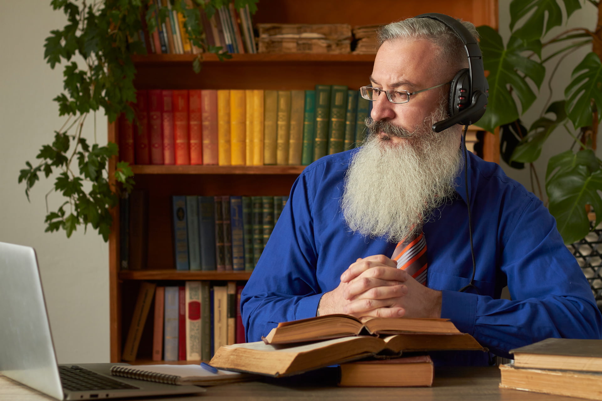 What is a SWOT Analysis and How to Do it | Traqq Blog