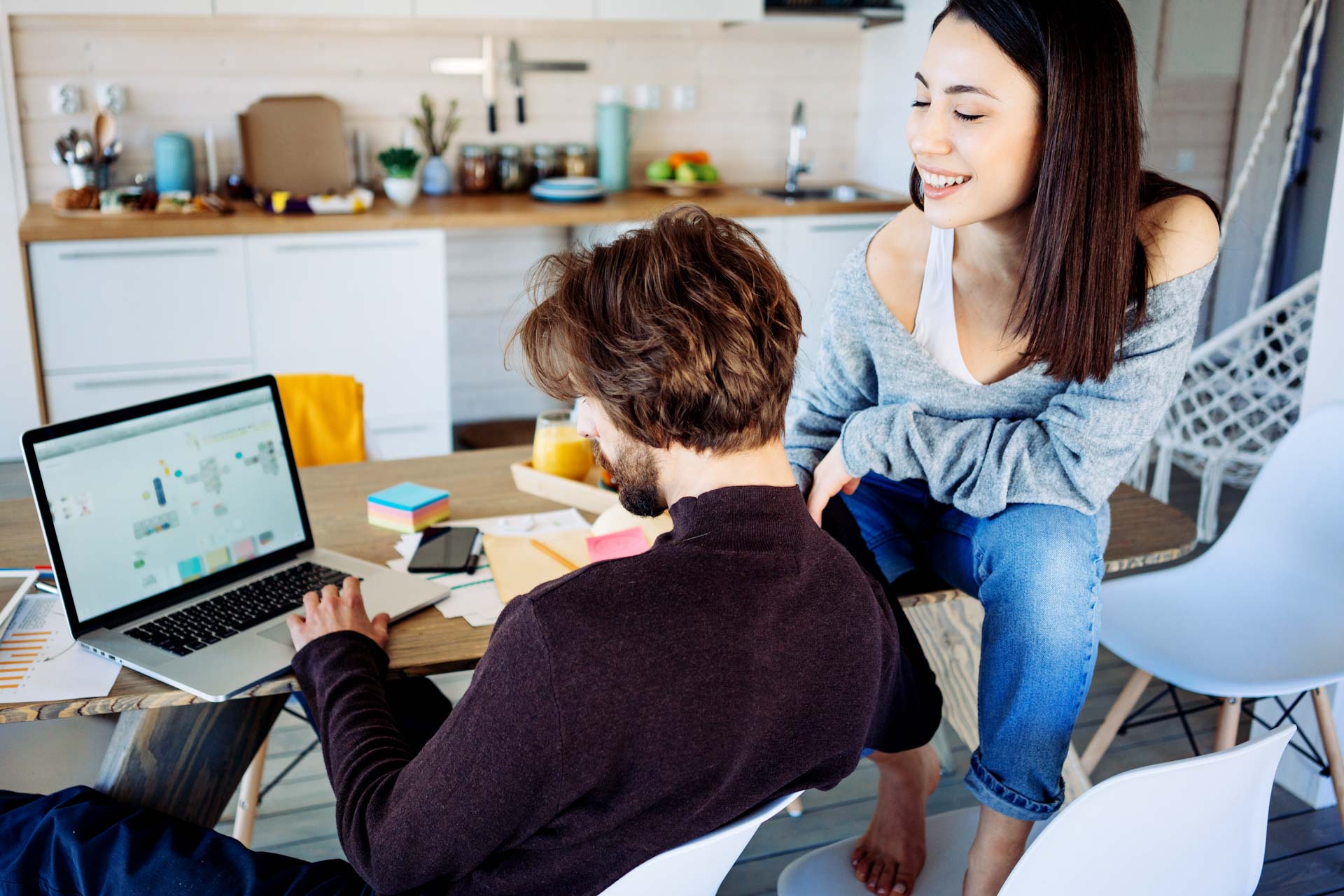 Here's How Remote Work Affects Family Life | Traqq Blog
