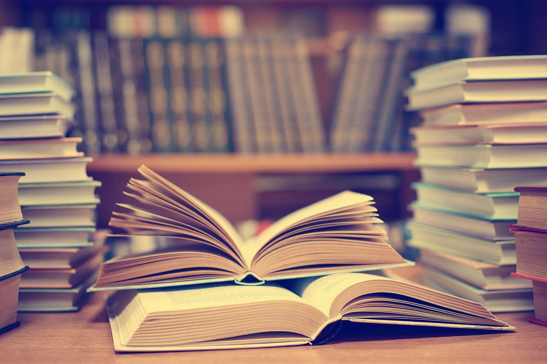 Top 13 Remote Working Books To Read In 2024 | Traqq Blog