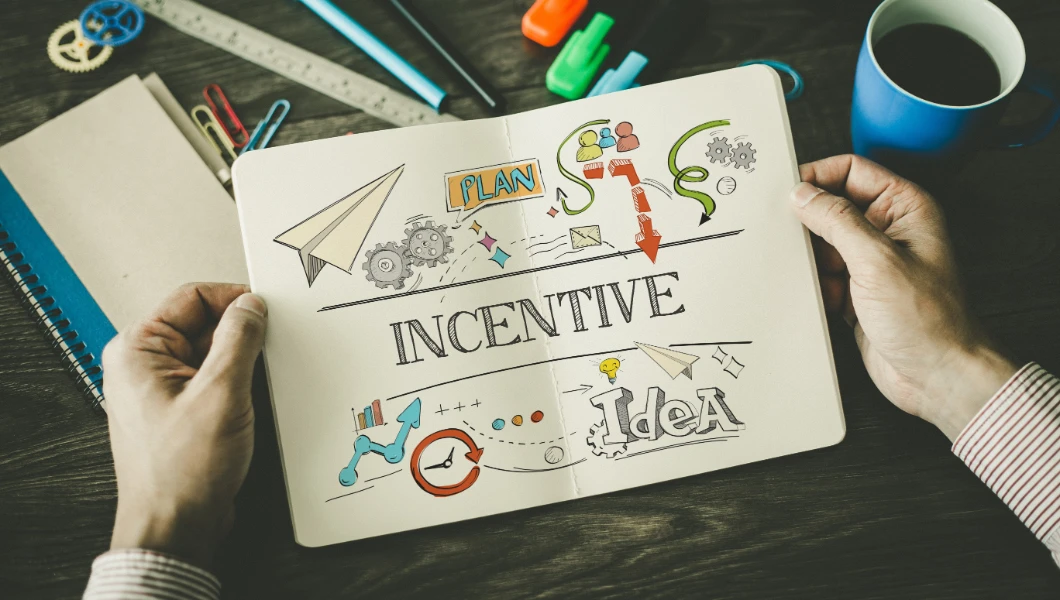 14 Amazing Employee Incentive Programs & Ideas | Traqq Blog