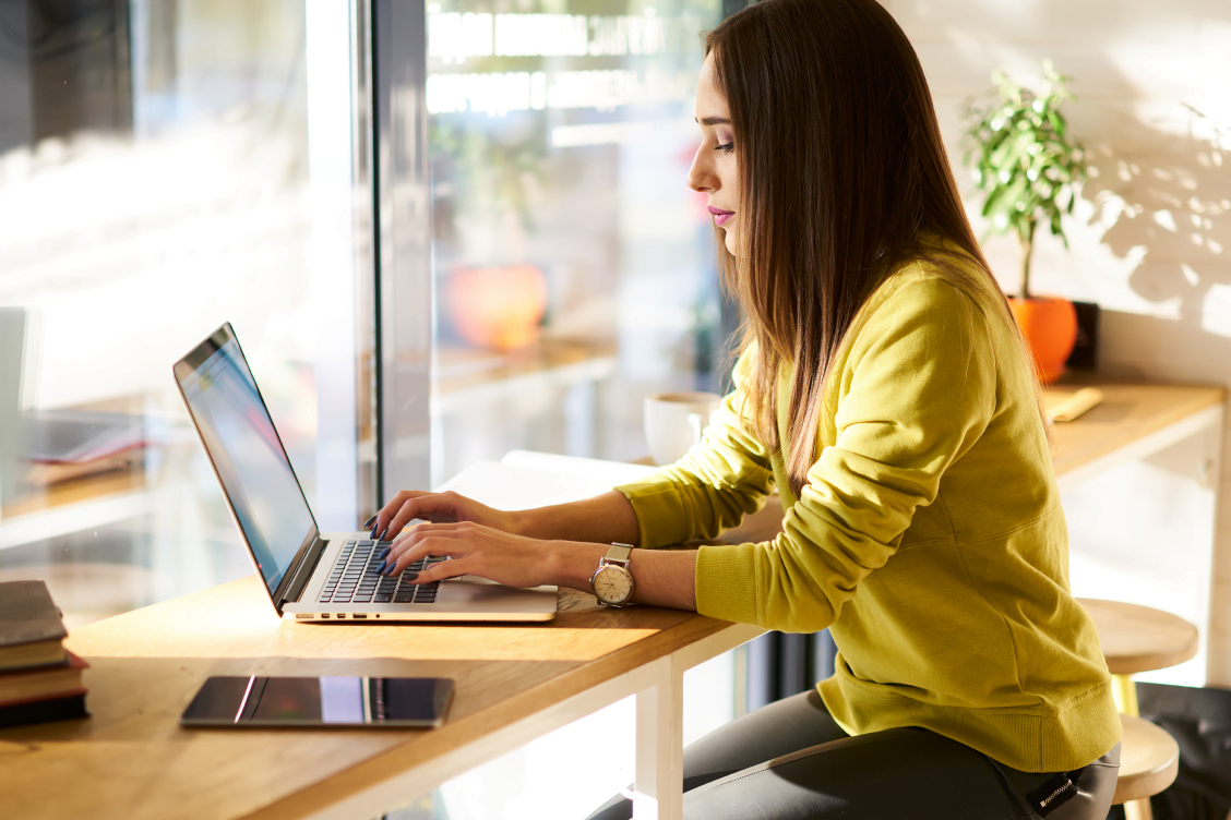 How HR Can Manage Employee Internet Usage | Traqq Blog